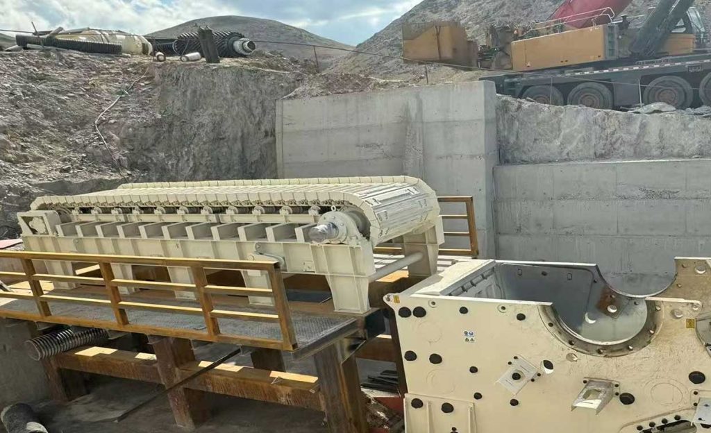 Apron Feeder - Heavy-Duty Material Handling Solution